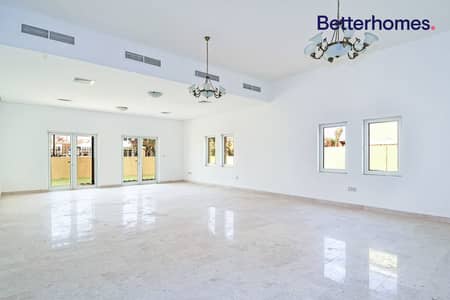 Single Row |5 Bedroom C1|Large Plot With Pool - PropertyDigger.com