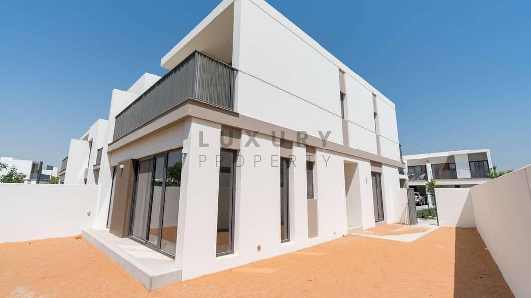 Opposite Amenities | Prime location | Corner Plot | Bayut.com