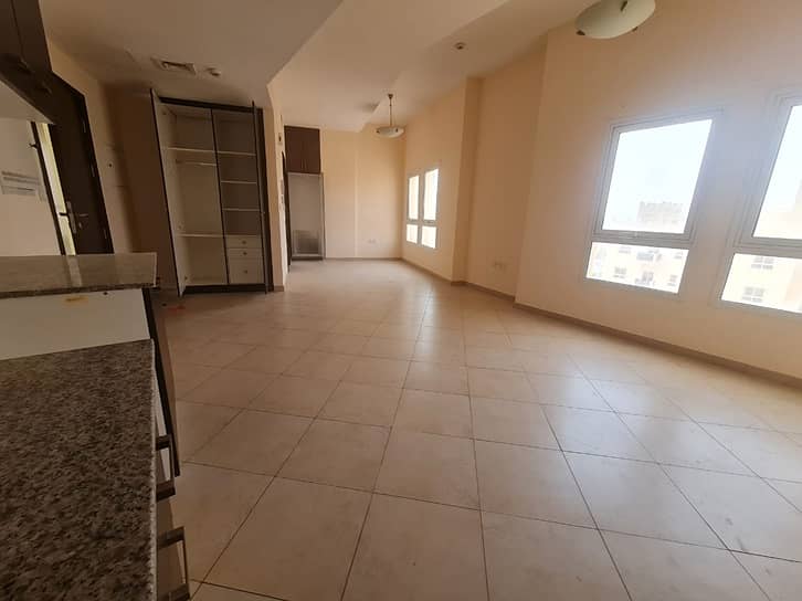 XXXXL VERY EXTRA STUDIO AS BIG AS 1BR AREA 468 SQUARE FEET + RENTED ...