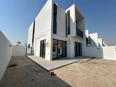 Huge Layout | Single Row | Corner Unit - PropertyDigger.com