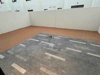 Double Row | Best Amenities | Large Rare Layout | - PropertyDigger.com