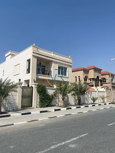 A luxurious villa with super deluxe finishing in the Al-Hoshi area ...