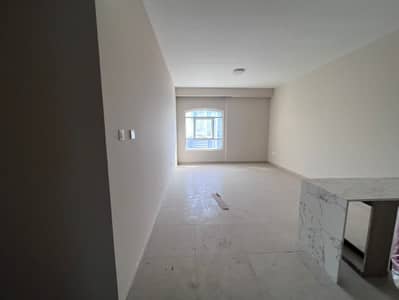 Two rooms and a hall with a maid's room, first inhabitant, with a sea ...