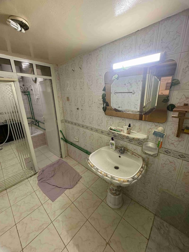 lilbaye bayt fi alghabibat thani qiteat min alshaarie misahat alarid ...