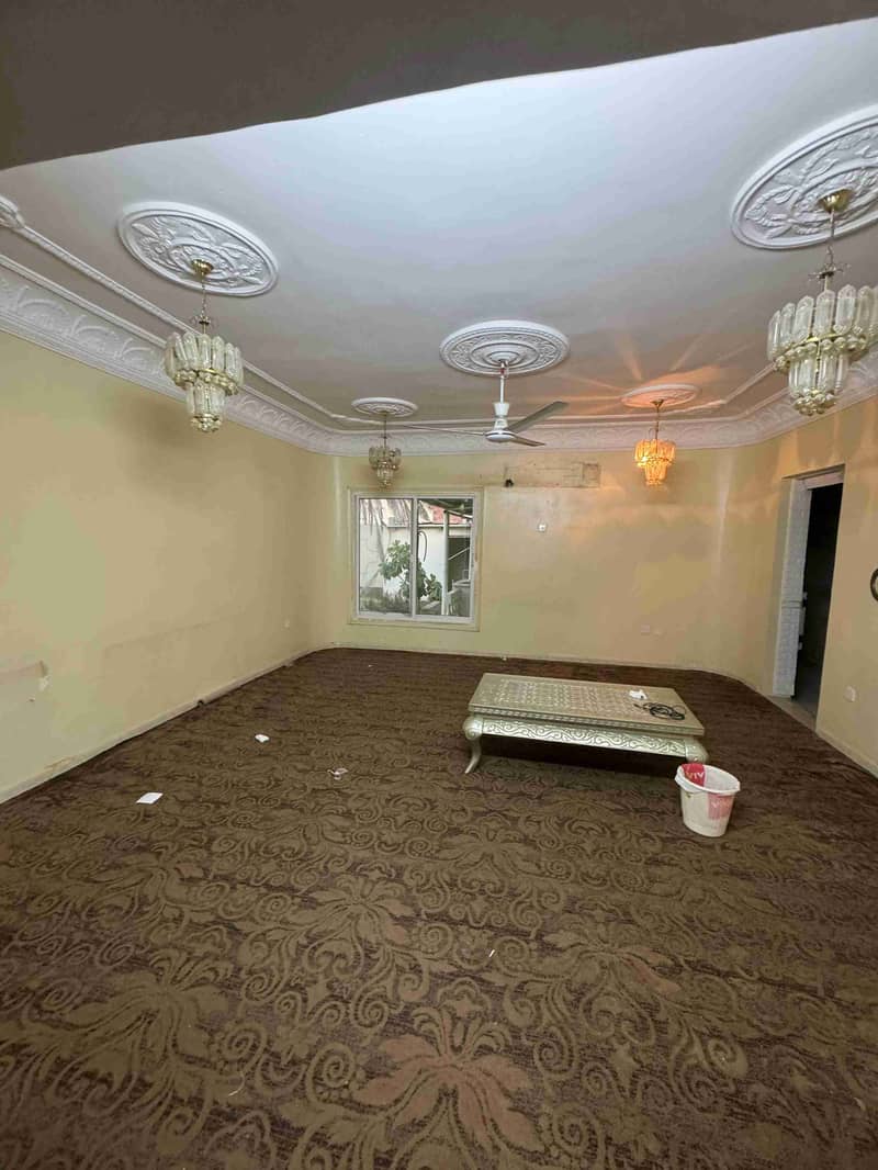 lilbaye bayt fi alghabibat thani qiteat min alshaarie misahat alarid ...