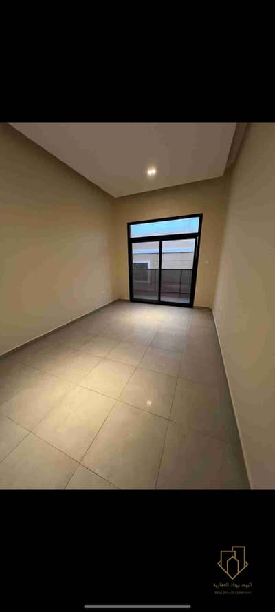 A new building for rent, the first inhabitant, located near the academy ...