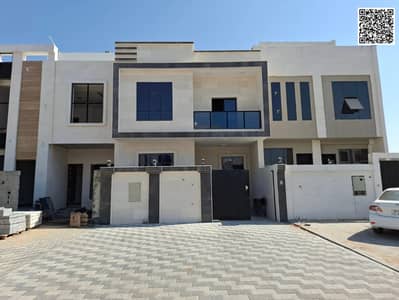 🏡 5-bedroom townhouse with wonderful finishes, a distinctive modern ...