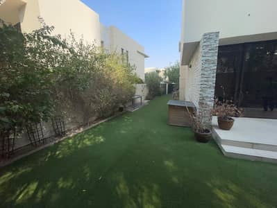 SINGLE ROW! LARGE PLOT! LSAHPE GARDEN! VACANT | Bayut.com