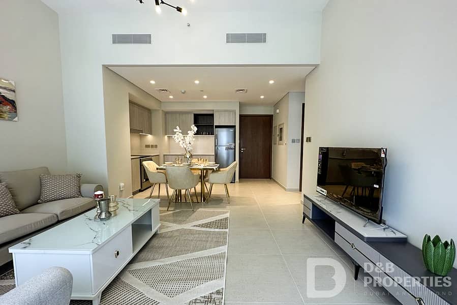 Luxury | Mid Floor | Spacious Living | Bayut.com