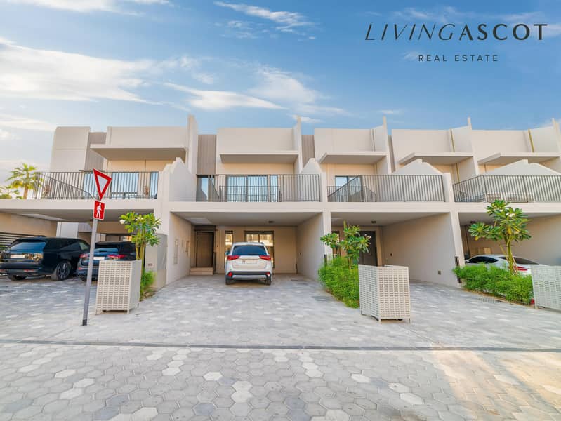 Extended Living Room / Modern / Prime Location | Bayut.com