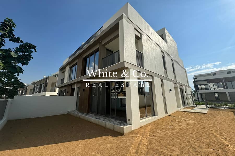 Corner Plot | Fully Upgraded | Vacant now | Bayut.com