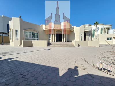 4 Master room Hall Majlis Wardrobe Maids room wachman room big yard ...