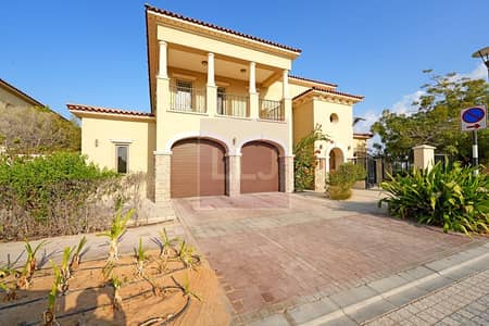 Corner 5 BR Villa | Vacant | Well Maintained | Bayut.com