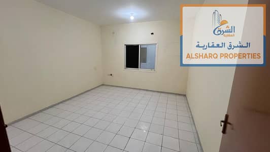 Two-bedroom apartment with a hall, without air conditioning, second row ...