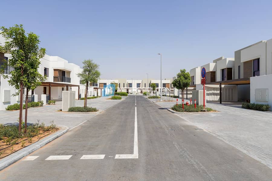 Corner 3BR Townhouse| Single Row| Great Amenities | Bayut.com