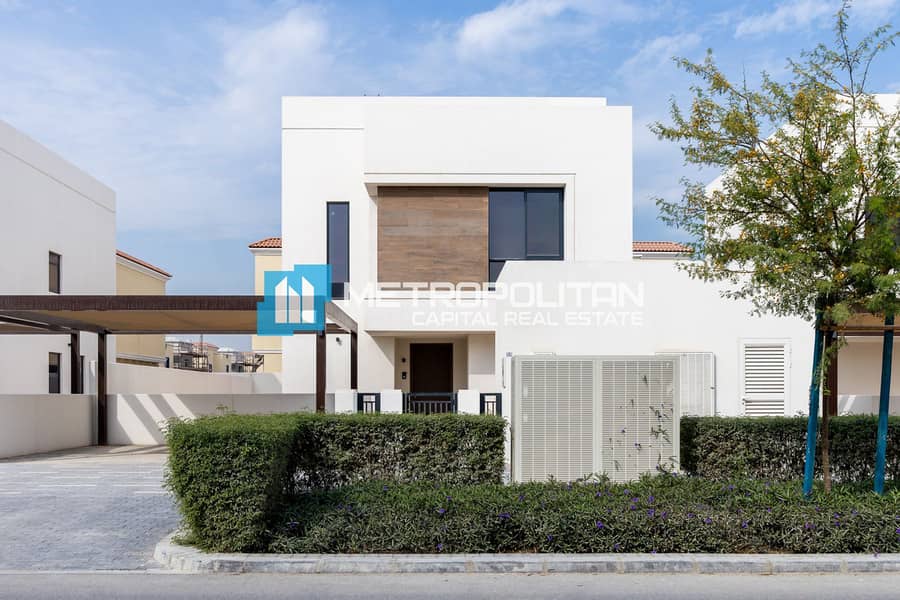 Single Row 3BR | Huge Layout | High End Amenities | Bayut.com