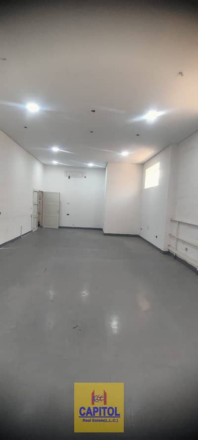 Remarkable 900 sqft with Good height and window warehouse available in ...