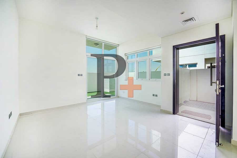 Single Row | R2EM | L Shape Garden | Vacant | Bayut.com