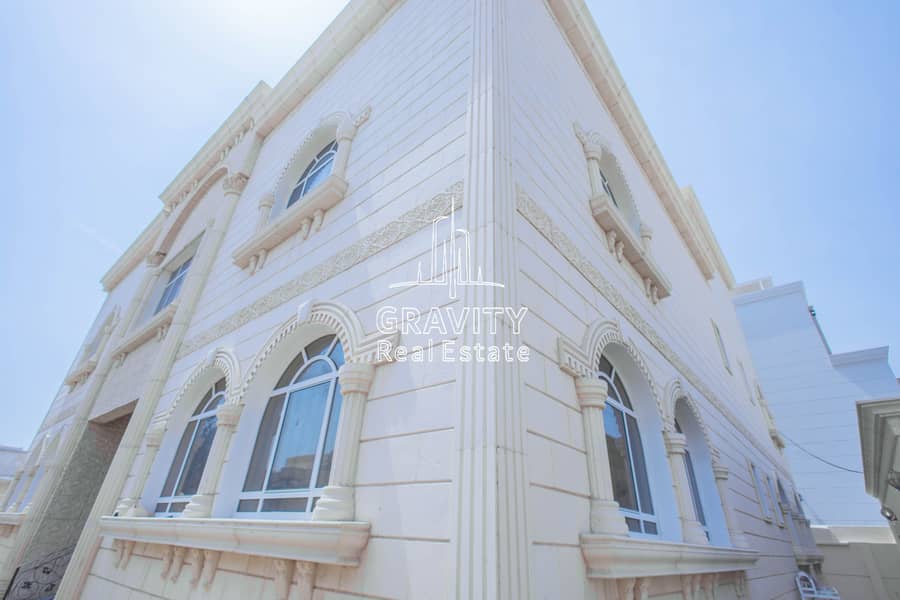 Massive 9BR Villa | Maid's and Driver's Rooms | Private Majlis | Bayut.com