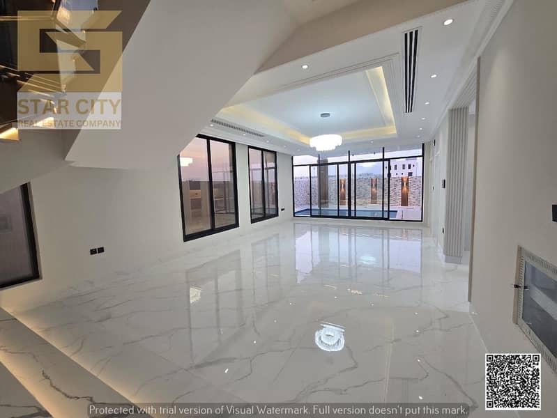 Villa for sale directly from the owner on the main street with a 10 ...