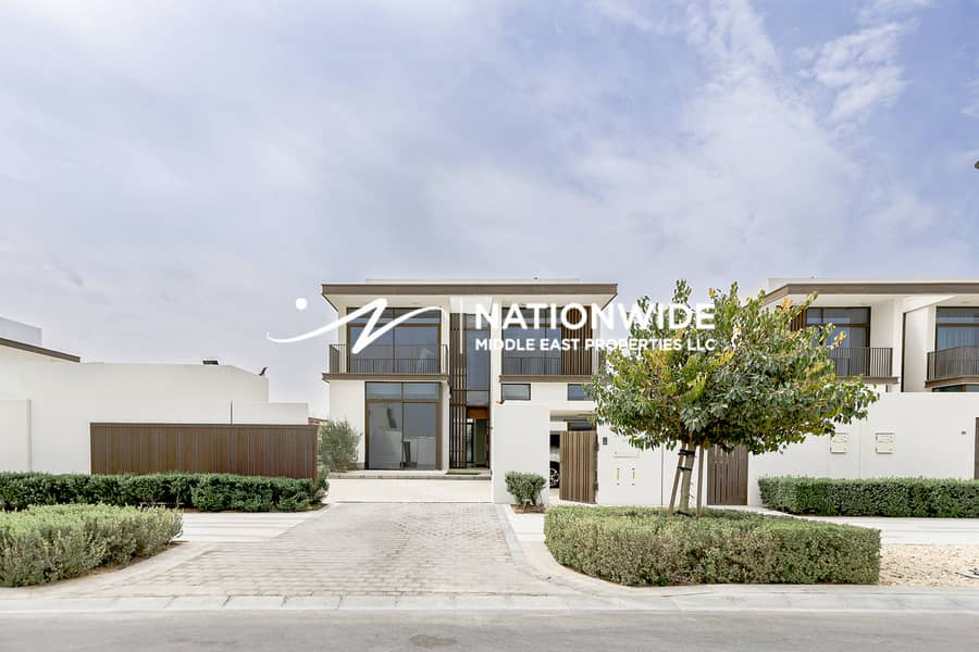 Extraordinary 5BR Villa | Single Row | Top Area | Bayut.com