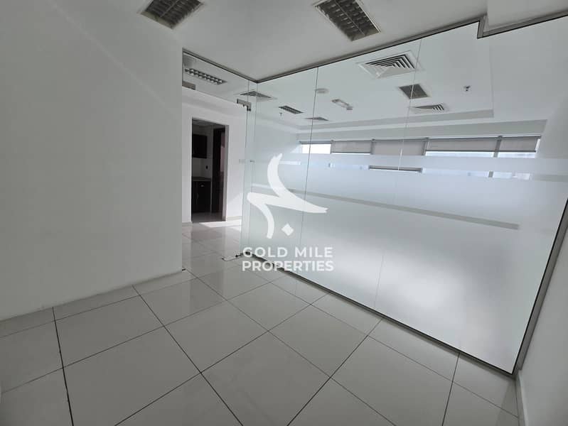 PRIVATE PANTRY AND WASHROOM CHILLER FREE NEAR MOE BEAUTIFUL OFFICE ...