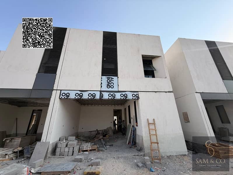 Modern Middle Townhouse Villa with Spacious Layout and Private Garden ...