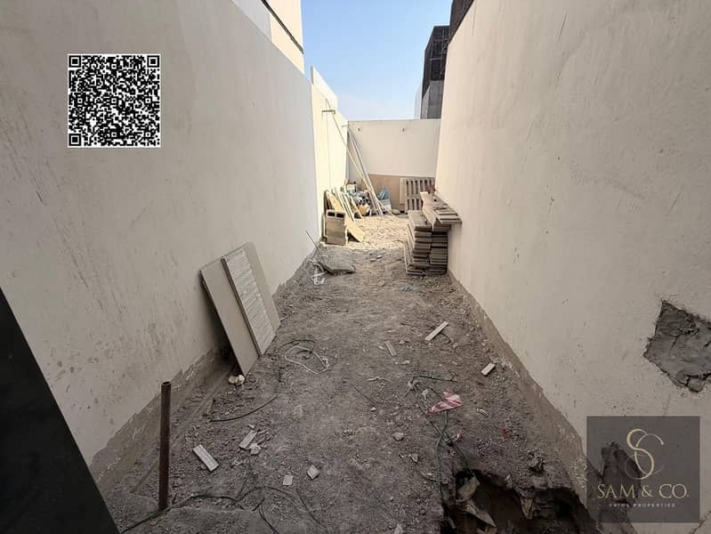 Modern Middle Townhouse Villa with Spacious Layout and Private Garden ...