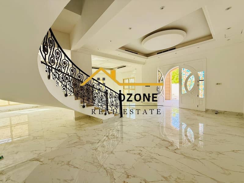 Huge 5 Bedroom Villa with Maid Room & Separate Majlis – Fully Upgraded ...