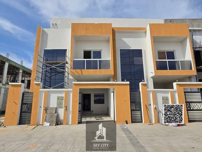Townhouse for sale with a distinctive design: ground floor, living room ...