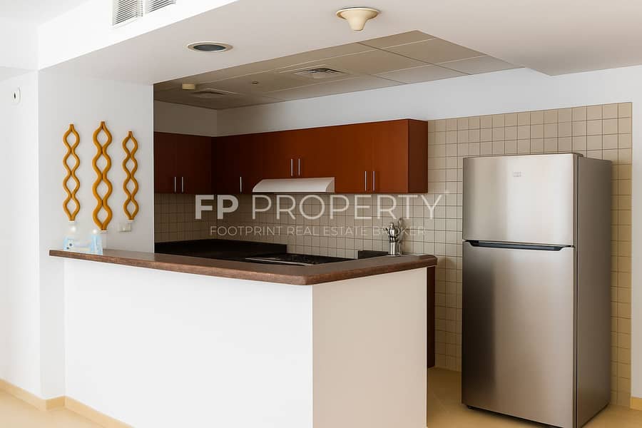 1BR - Furnished - Mid Floor - Facing Pool - Ready | Bayut.com