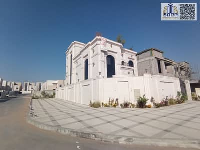Corner villa on two streets, 3 floors / Prime location near the main ...