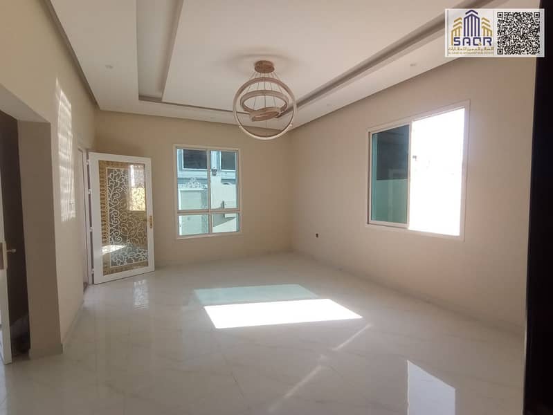 Villa in a prime location near the main road and all services ...