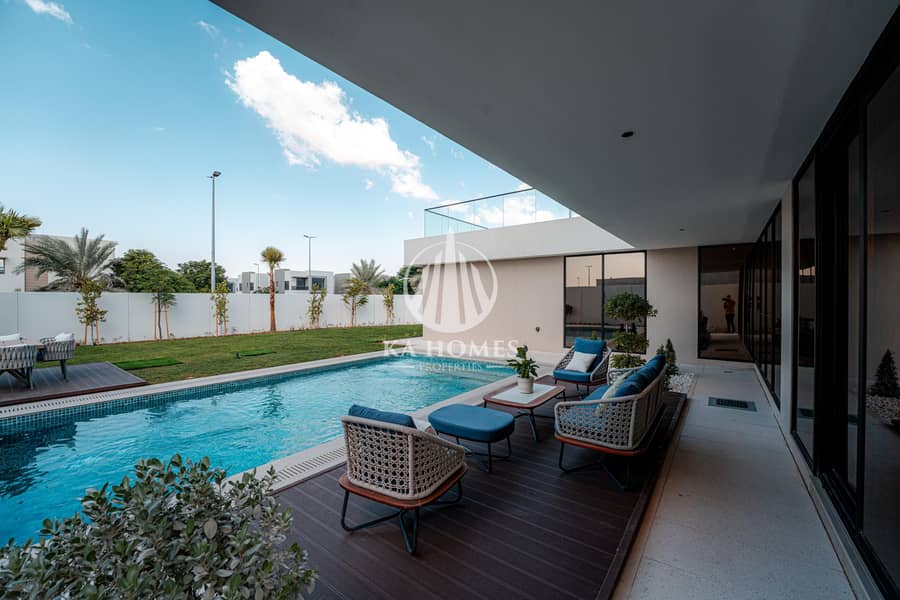 The complete family home… garden, swimming pool and lounge — receive ...