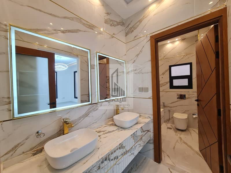 Luxury villa for sale, registration fees included, negotiable price ...