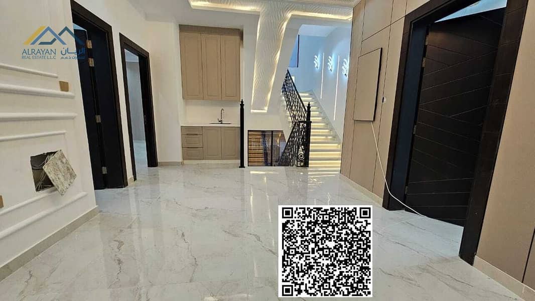 Classic 3-story building with excellent finishes, registration and ...