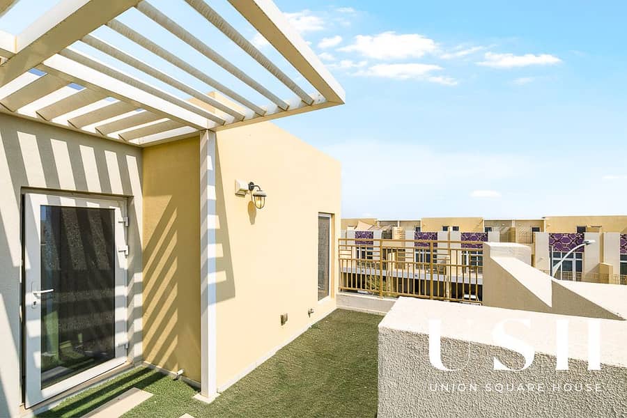 Corner Unit | No Neighbor 1 side | Landscaped | Roof top access | Great ...