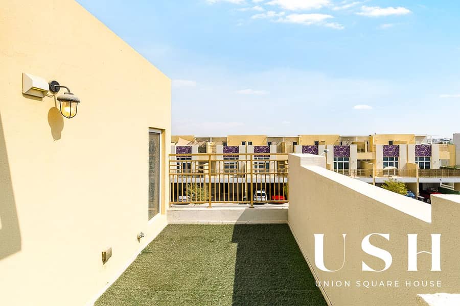 Corner Unit | No Neighbor 1 side | Landscaped | Roof top access | Great ...