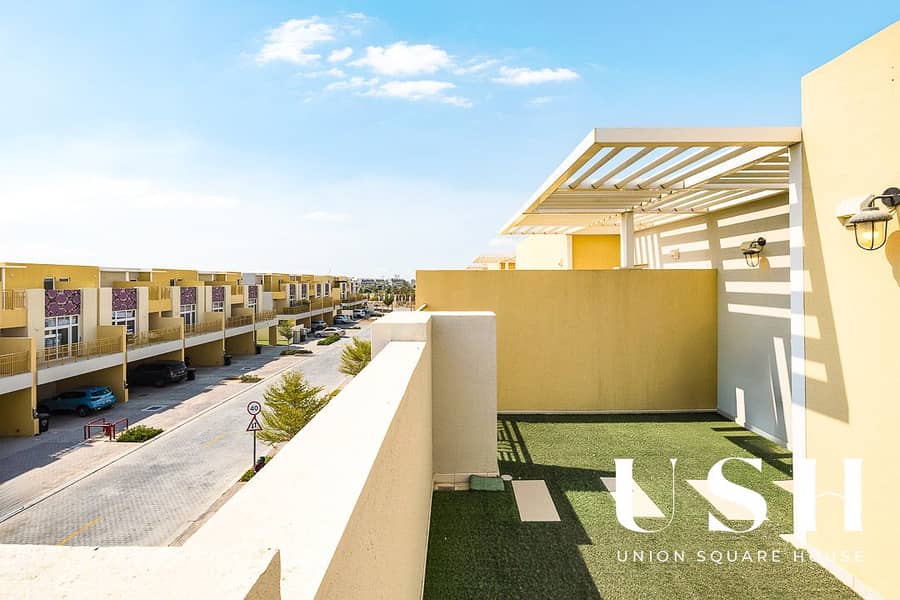 Corner Unit | No Neighbor 1 side | Landscaped | Roof top access | Great ...