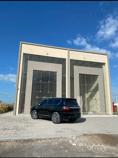 Showroom for rent in Julfar, Ras Al Khaimah. 600 sqm, 10 m height, 75 ...