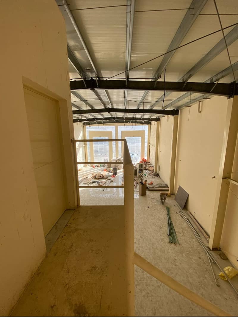 Showroom for rent in Julfar, Ras Al Khaimah. 600 sqm, 10 m height, 75 ...