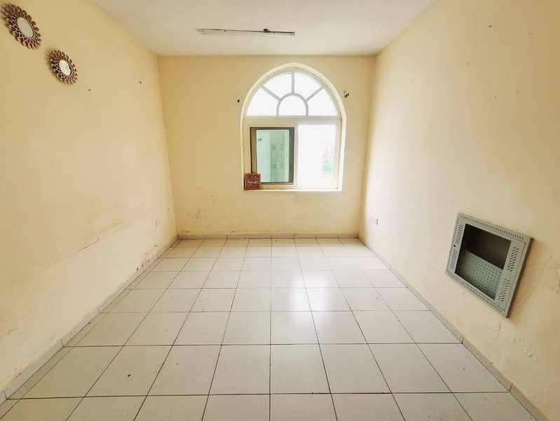 Amazing offer 1 BHK available fully family building near madina ...