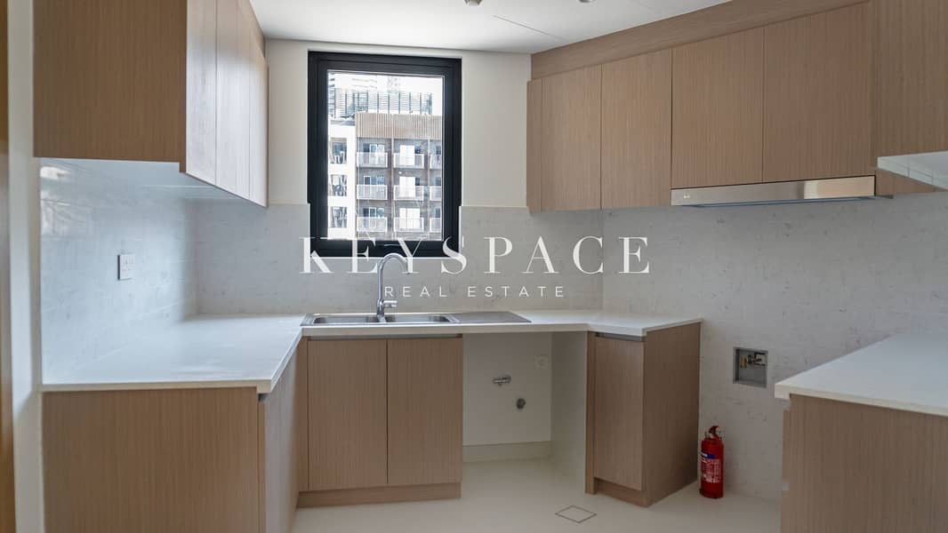 Elegant Beachfront Address | Spectacular Sea Horizon Views | Vacant ...