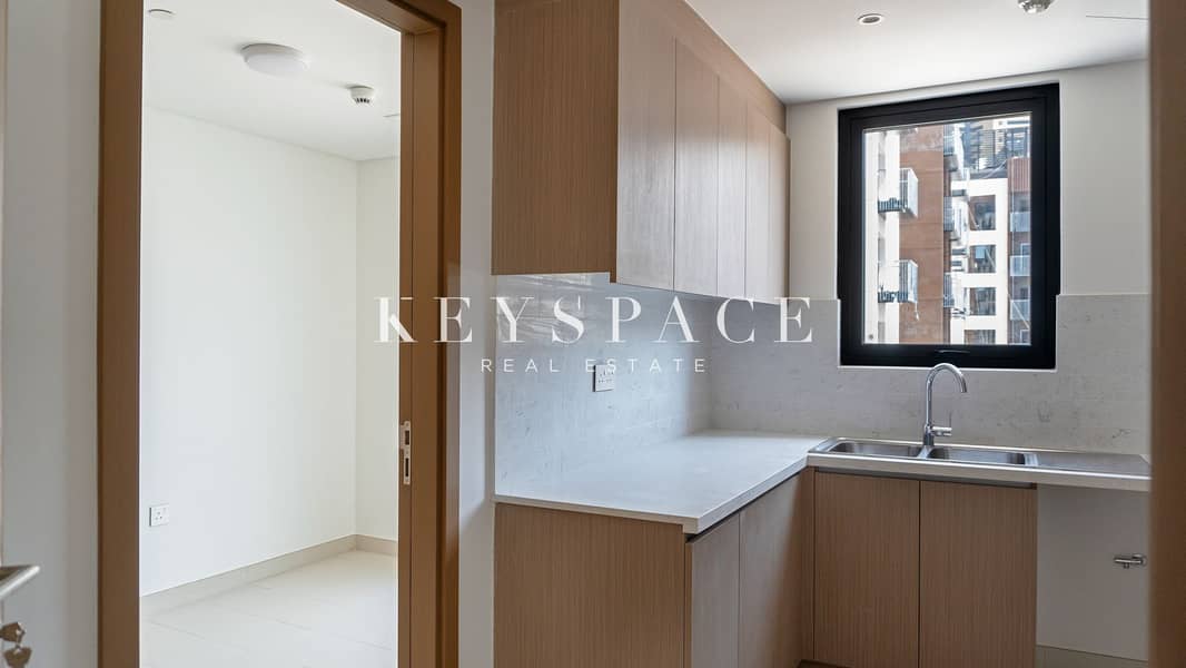 Elegant Beachfront Address | Spectacular Sea Horizon Views | Vacant ...