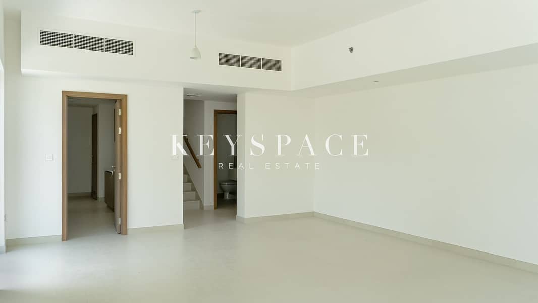 Sleek Waterfront Living | Uninterrupted Horizon Views | Vacant Now ...