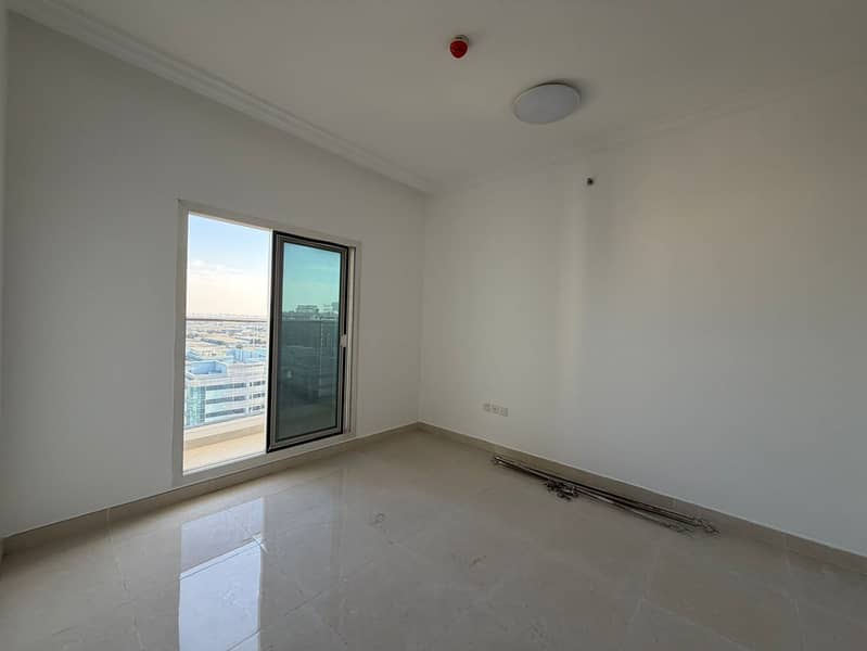 Second occupant \ Free parking \ Free maintenance service \ Two-bedroom ...