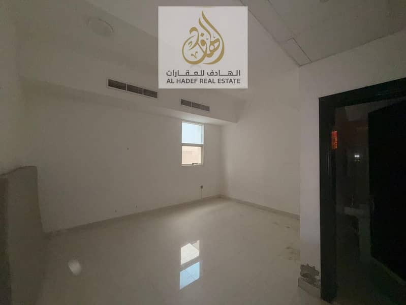 A spacious studio apartment with a large kitchen, close to all services ...