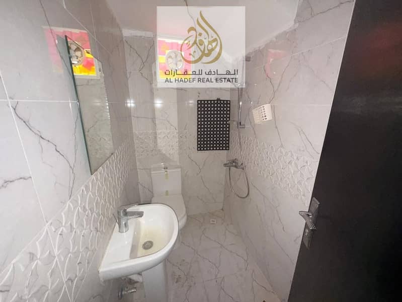 A spacious studio apartment with a large kitchen, close to all services ...