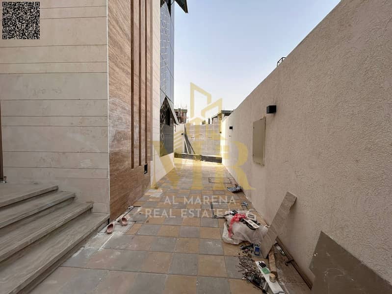 Turnkey villa with all fees included, on the main street, ready to move ...