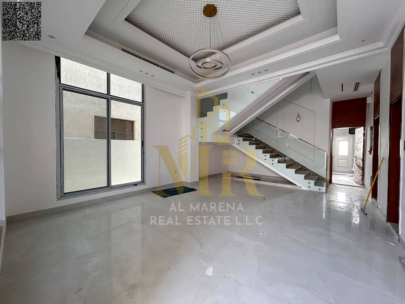 Turnkey villa with all fees included, on the main street, ready to move ...